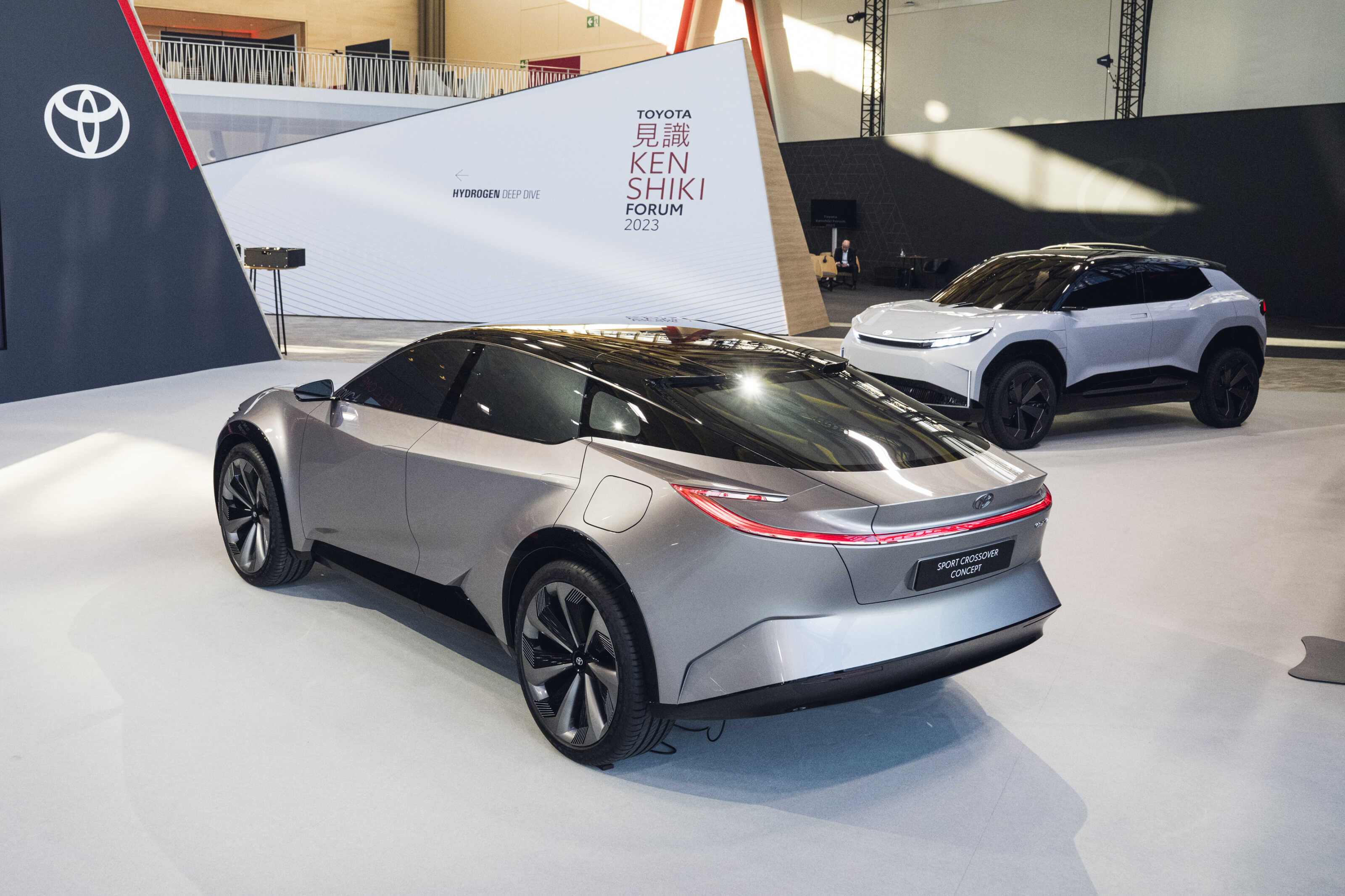 Toyota presenterar nytt BEV-sortiment och ny batteriteknologi — Toyota