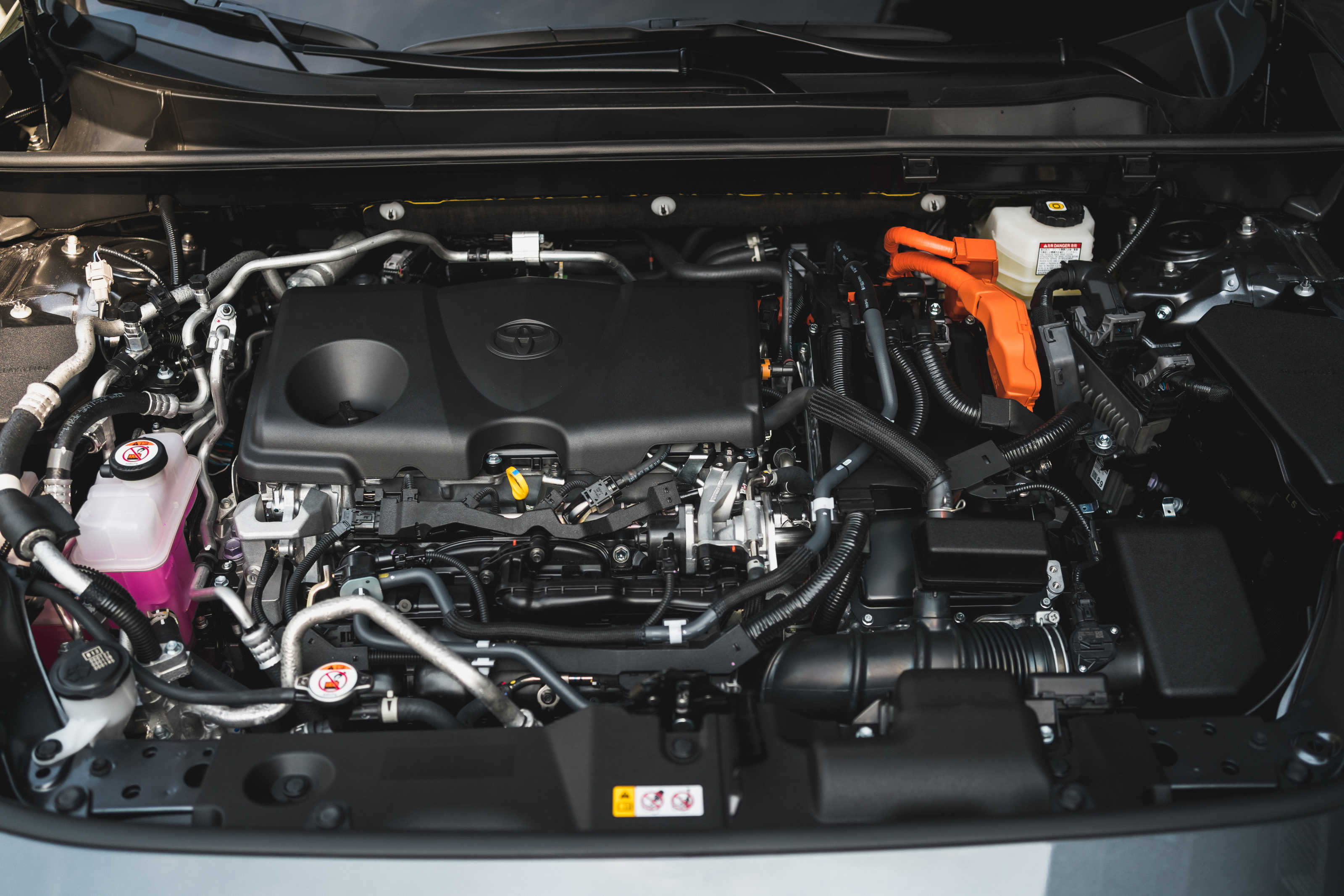 Nu i Sverige: Helt nya RAV4 Plug-in Hybrid — Toyota