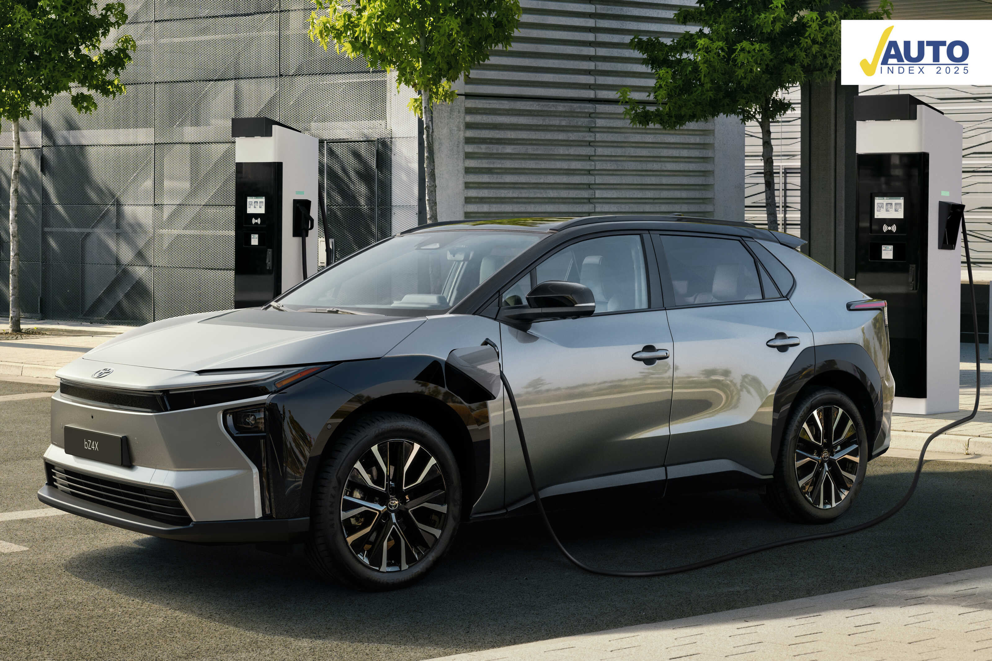 Toyota och Lexus introducerar ett nytt serviceaktiverat garantiprogram för bilar upp till 10 års ...