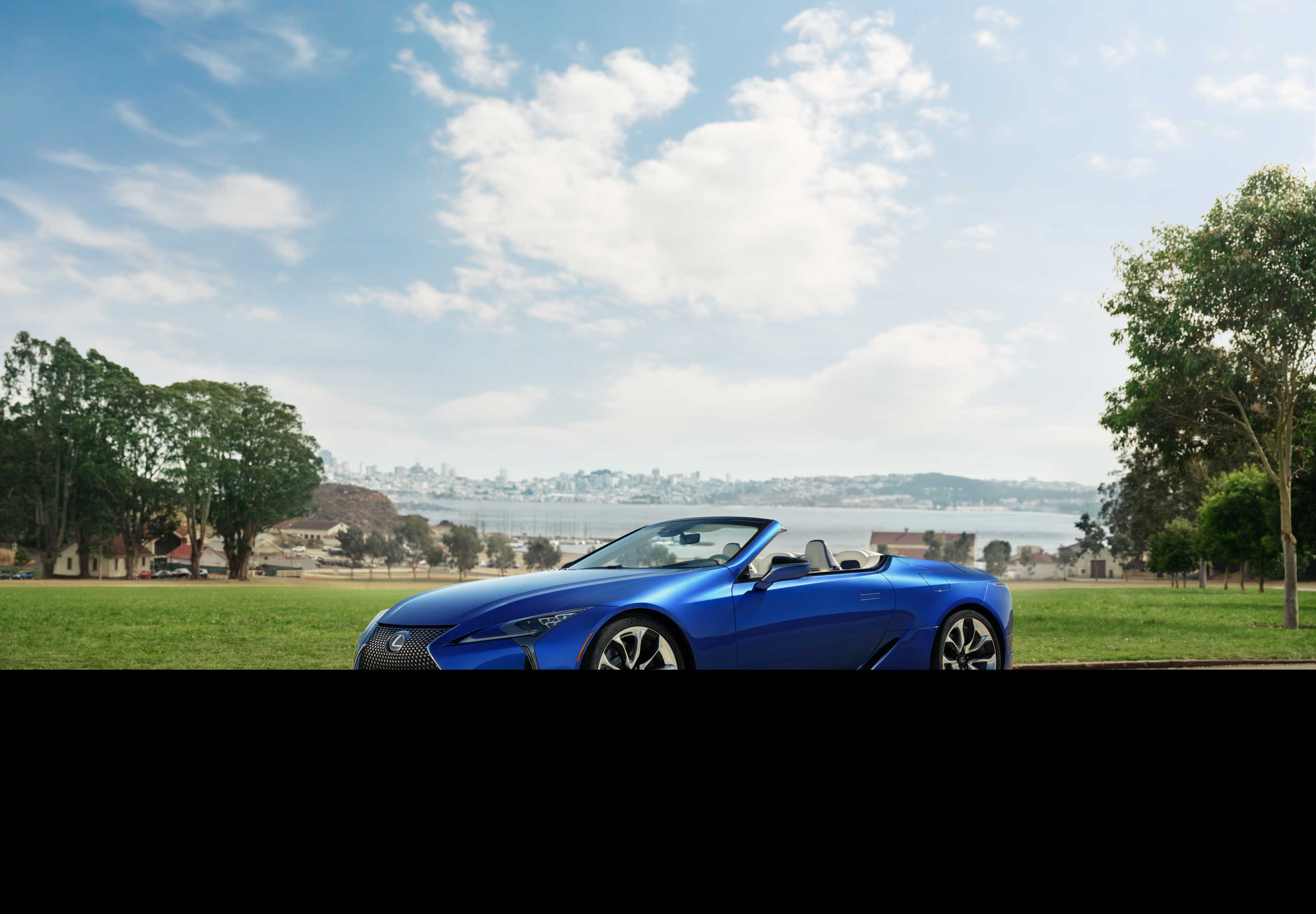 LC 500 Convertible i final för Women's World Car of the Year — Toyota